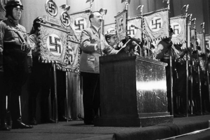 Der Führer spricht!