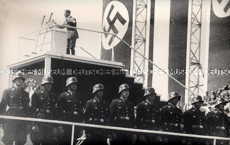 Der Führer spricht!