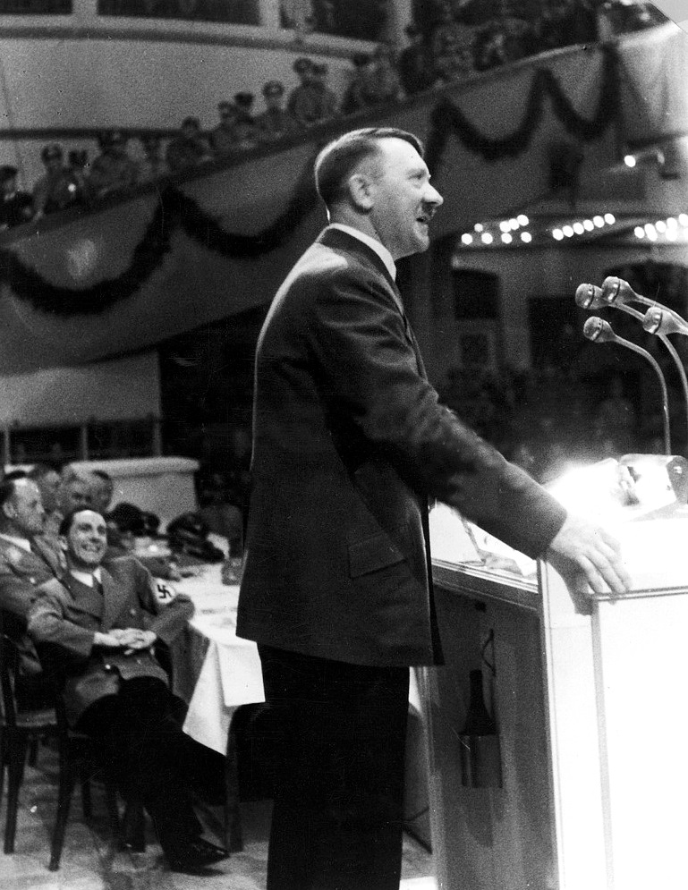 Der Führer spricht!