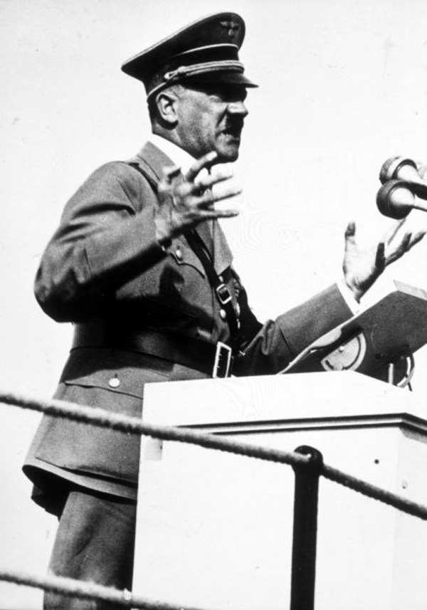 Der Führer spricht!