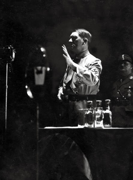 Der Führer spricht!