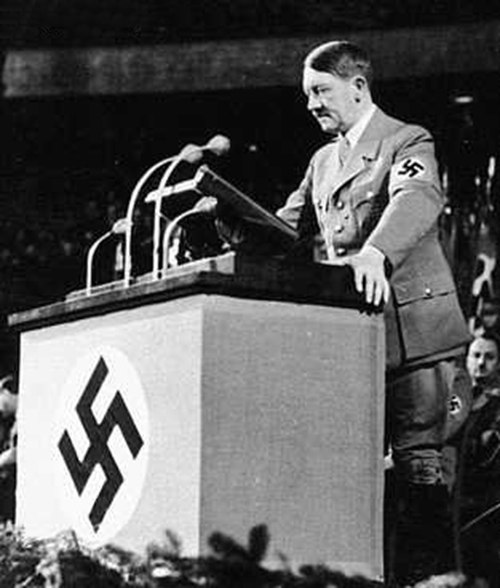 Der Führer spricht!