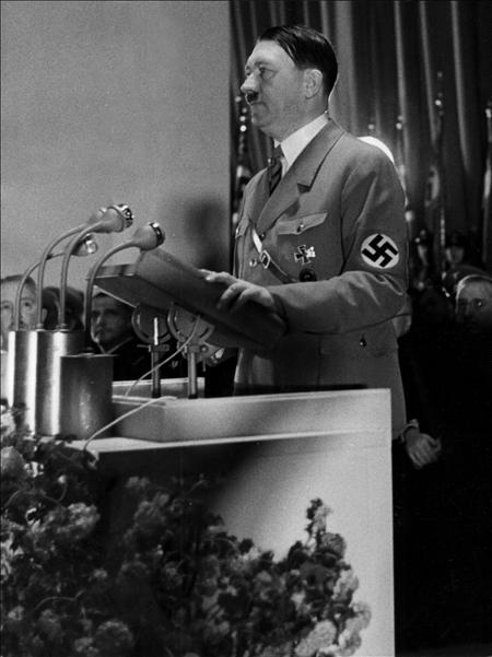 Der Führer spricht!